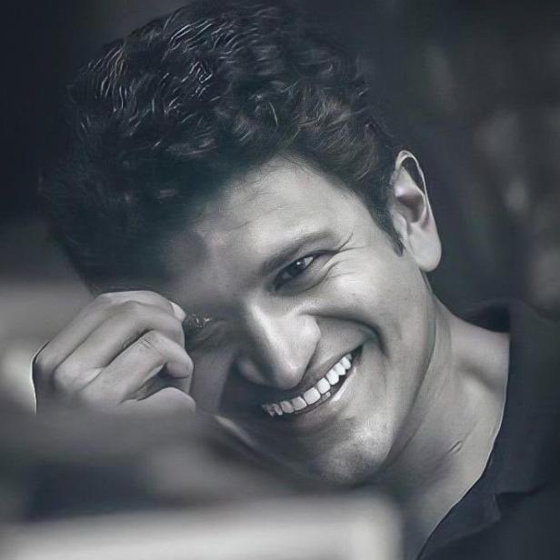 Puneeth Rajkumar laid to rest at the Kanteerava Studio with full state ...