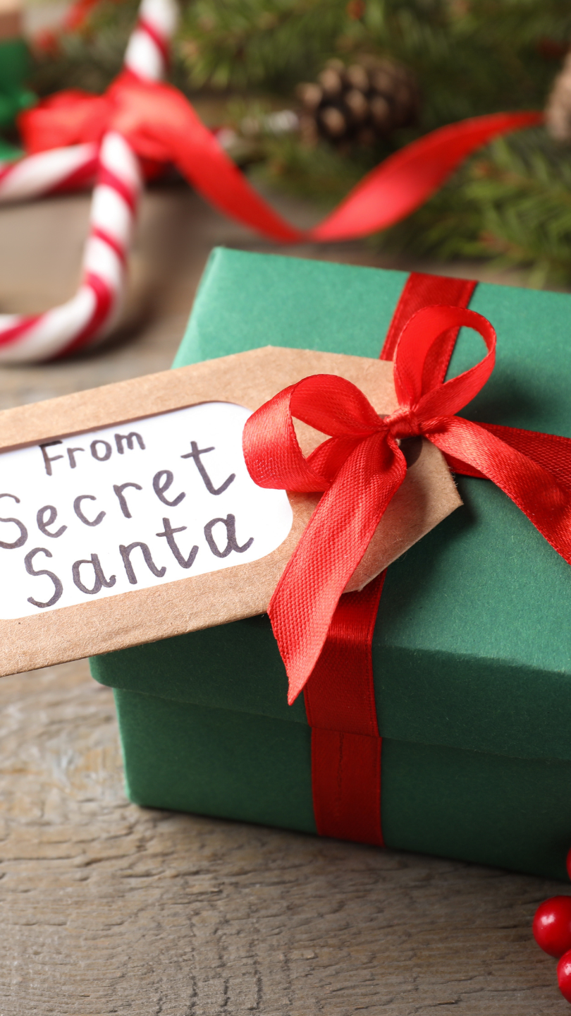 Secret Santa: ऑफिस में सीक्रेट सांता के लिए 7 गिफ्ट आइडियाज