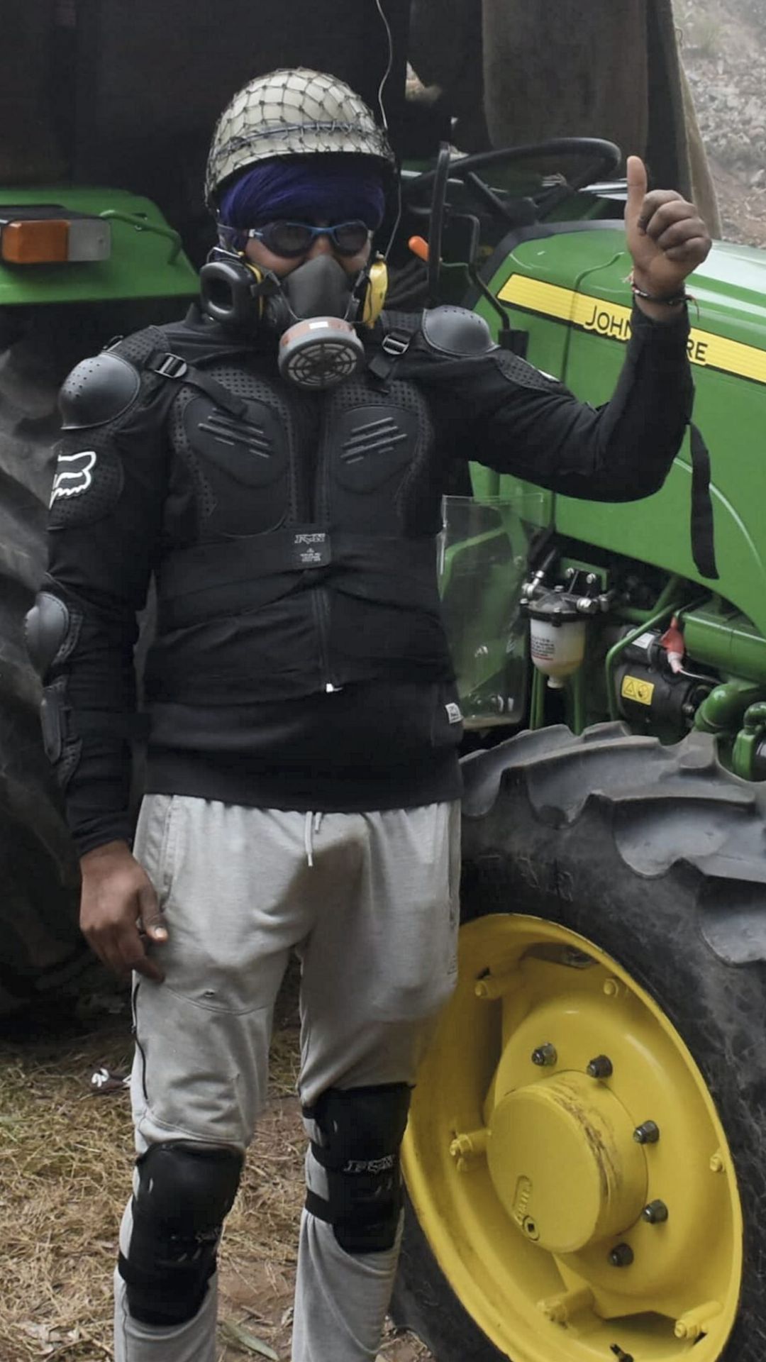 What are the gas masks used in farmer protests? How do they work?