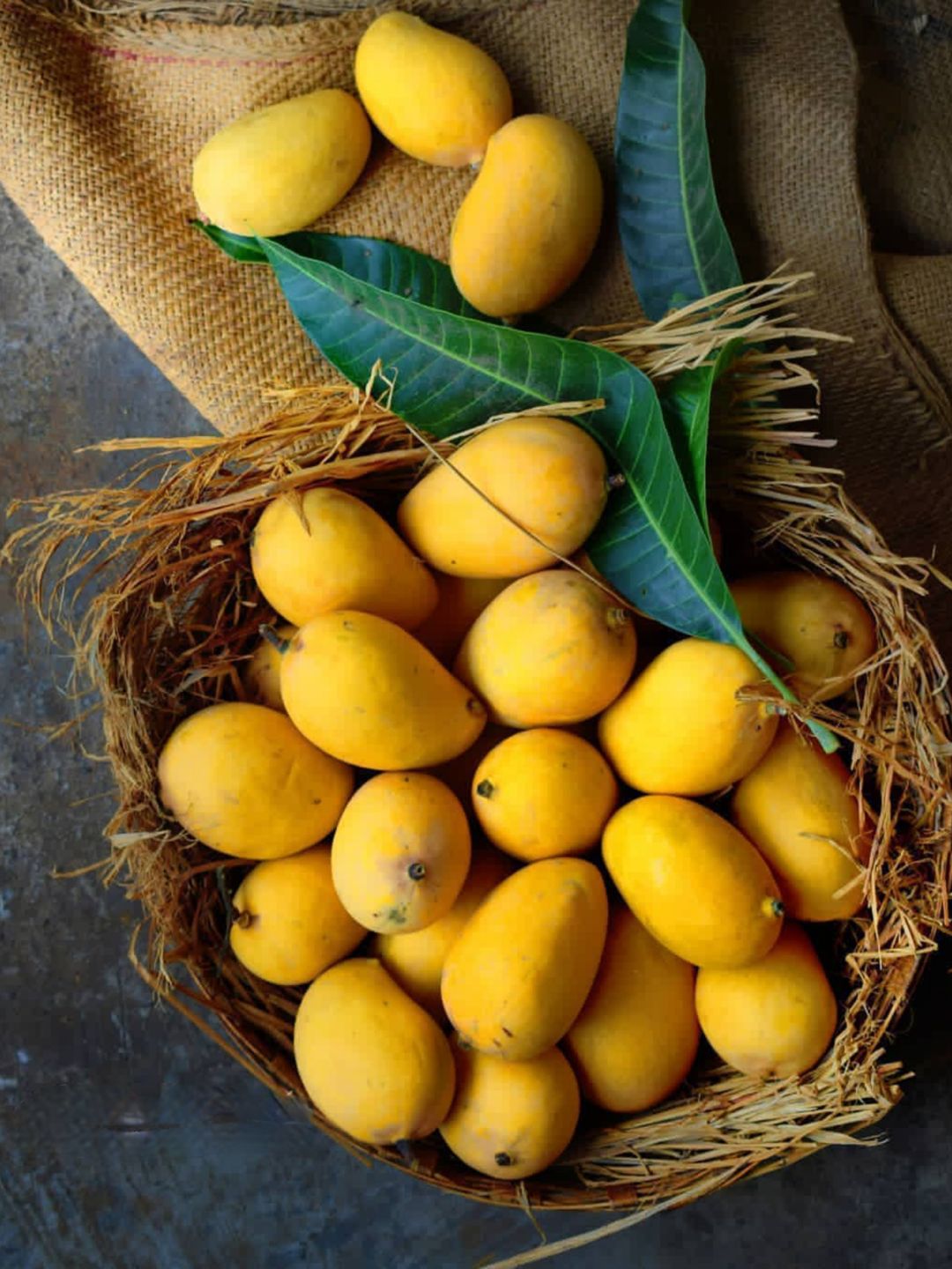 8 delicious ways to use mangoes in your diet this summer
