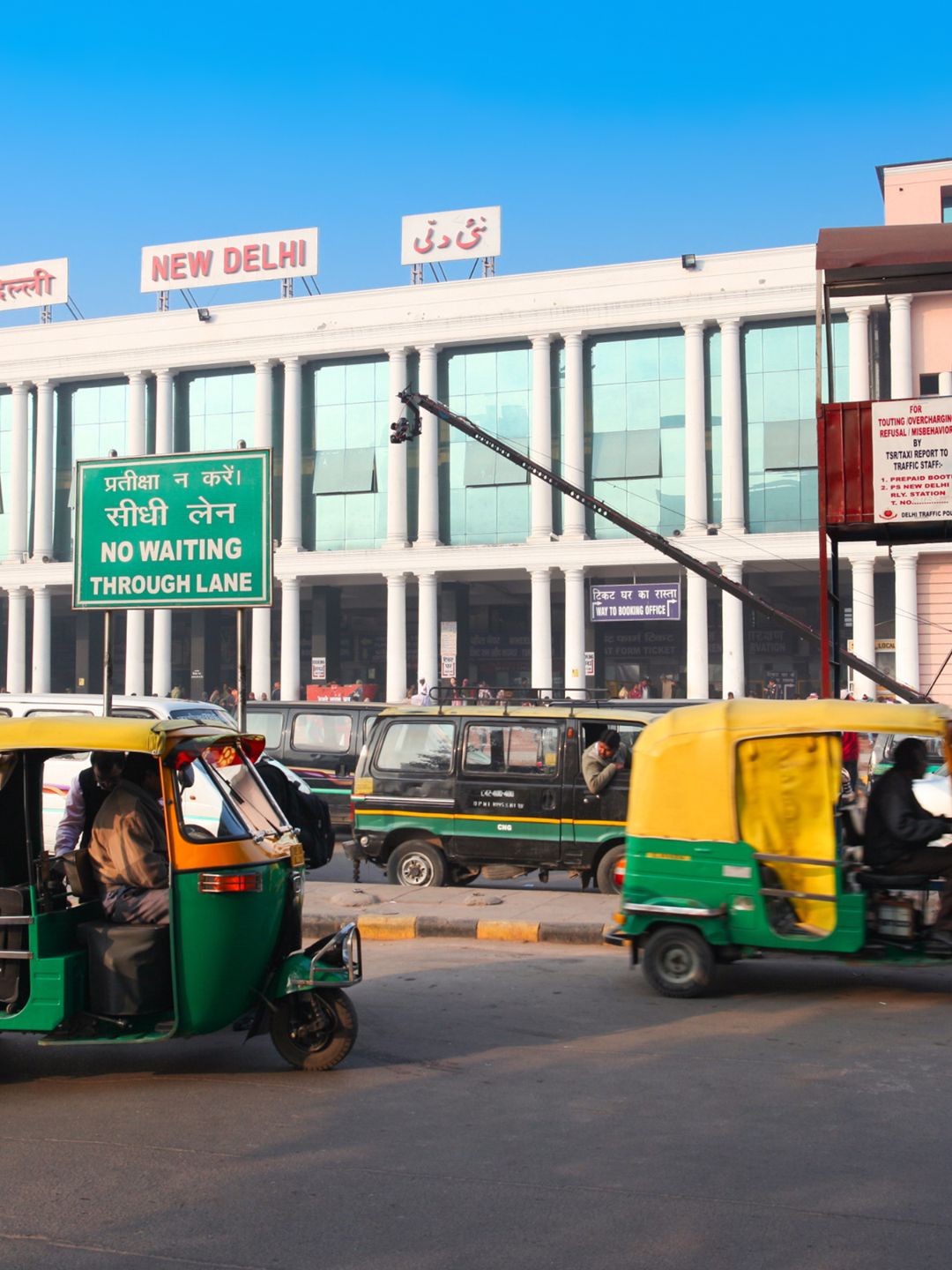 8 Snacks from these popular railway stations every foodie must try