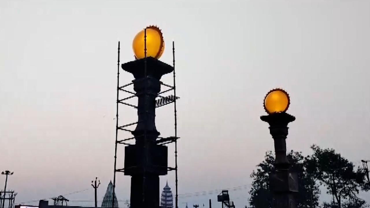 Ayodhya: roads adorned with sun-themed pillars ahead of RamTemple ...