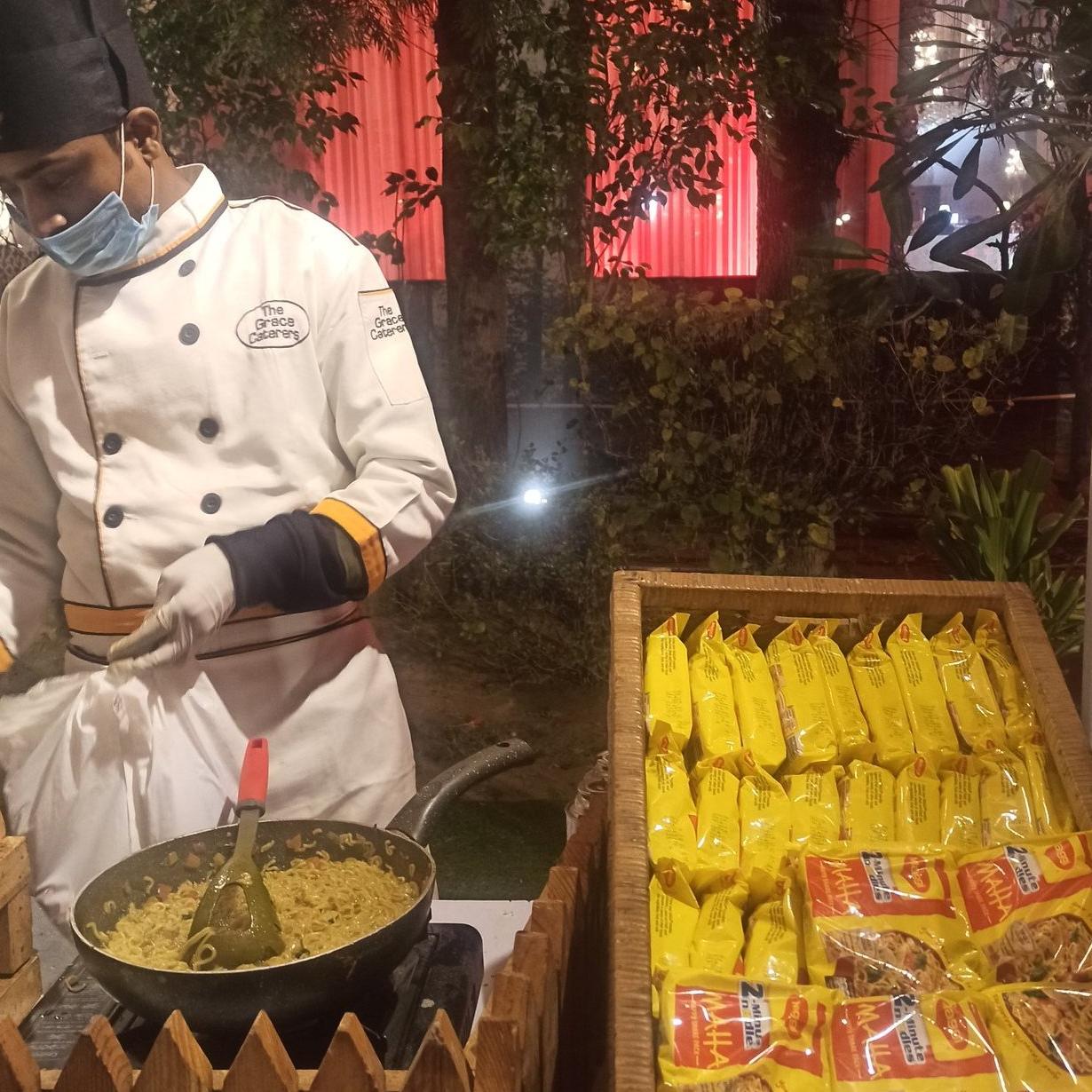 Live ‘Maggi food counter’ at a wedding: netizens approve of the idea ...