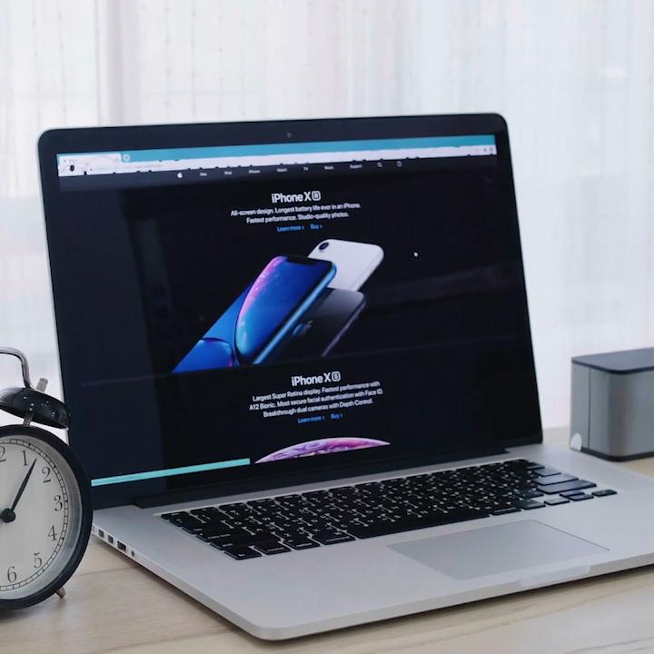 Apple: camera cover on MacBooks can damage display | Editorji