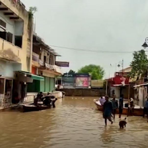 Varanasi Flood: Flood water entered the Kashi Vishwanath Corridor ...