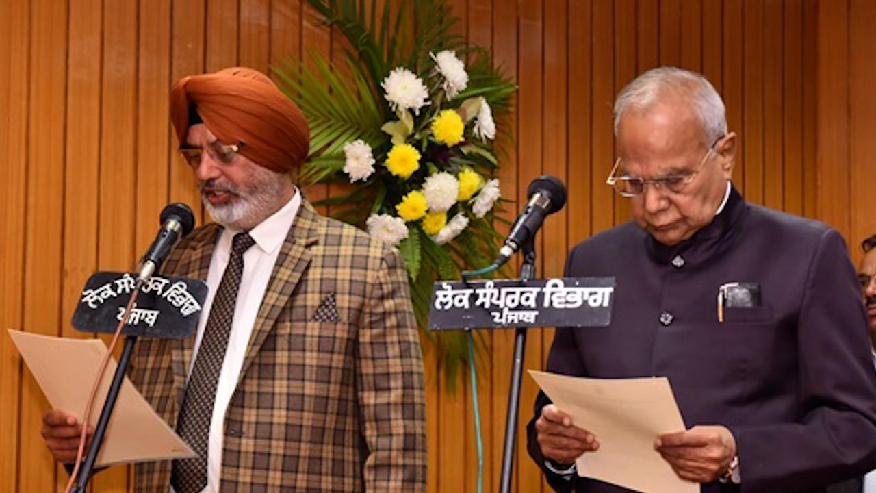 Punjab governor administers oath to PPSC Chairman and Chief Information ...