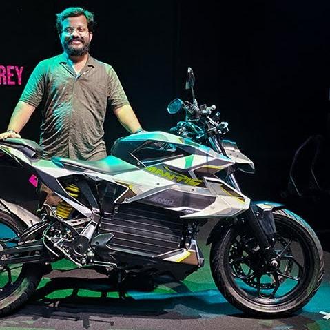 Production-ready Orxa Mantis electric motorcycle: big battery, 200+ km ...