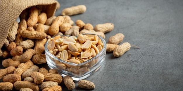 Peanuts: tiny powerhouse of proteins with a range of health benefits ...