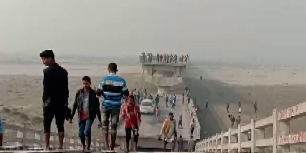 Part of Kolaghat bridge in UP‘s Shahajahanpur collapses, disrupts ...