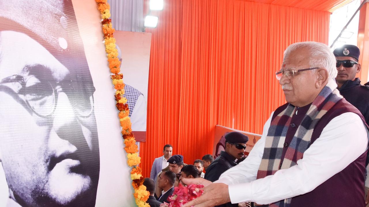 Haryana CM Manohar Lal Khattar pays tribute to Netaji Subhash Chandra ...
