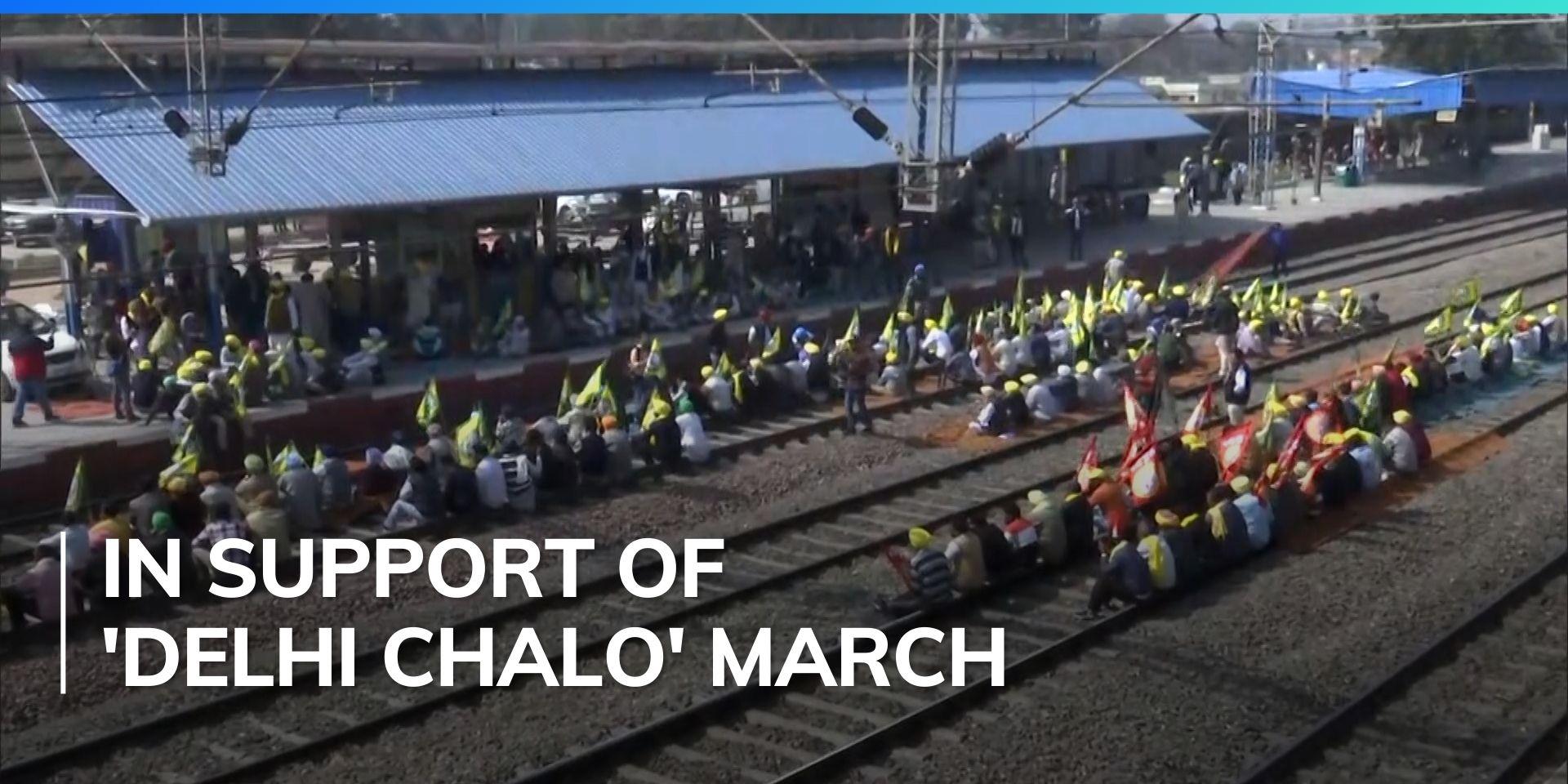 Rail Roko protest: Dozens sit on railway tracks, protest police action ...