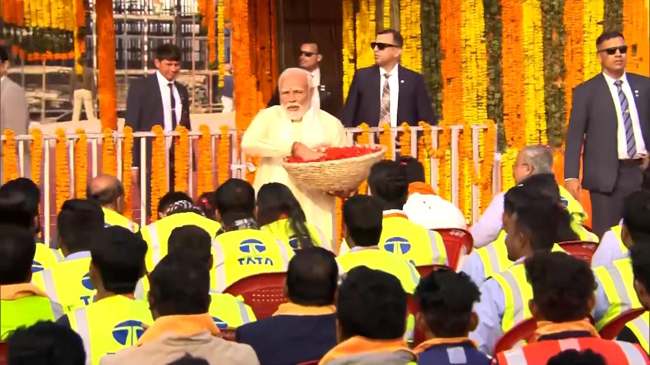PM Modi showers flower petals on workers in Ayodhya | Editorji