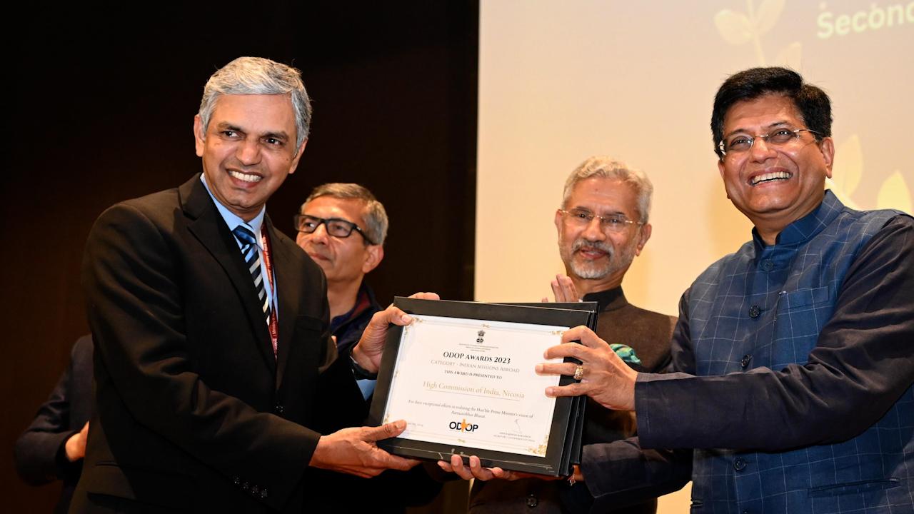 UP govt receives National Award for outstanding work in field of ODOP ...